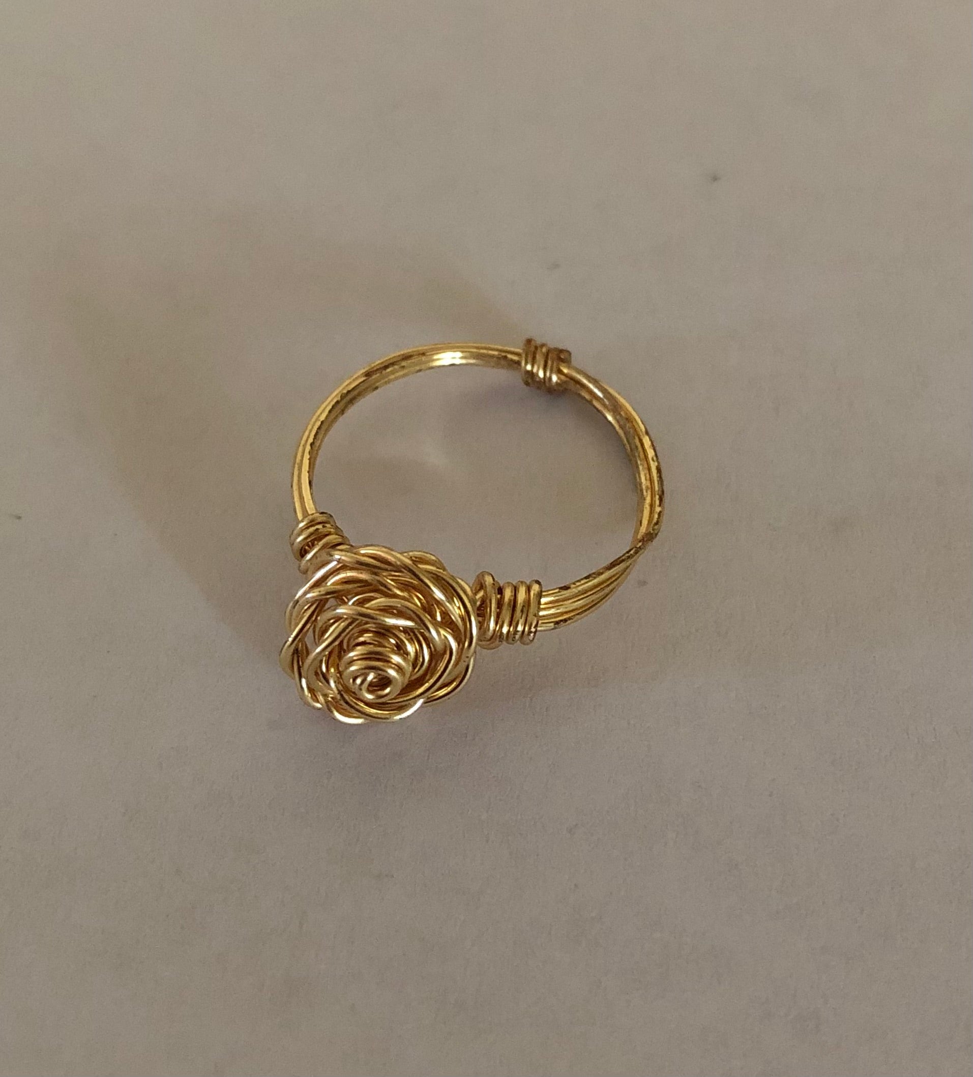 Wire rose ring – Yesi & Juli’s Tiendita